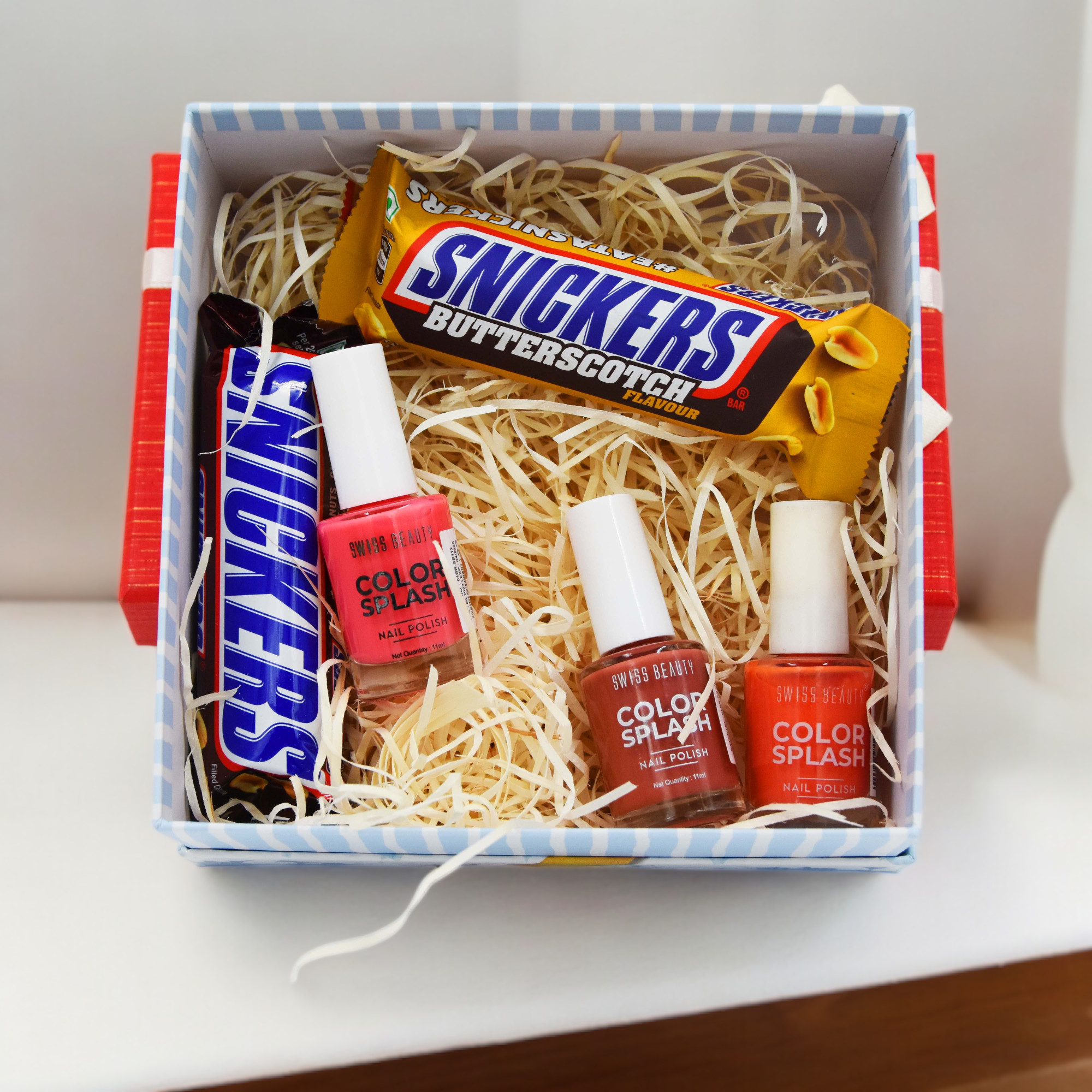 Snicker Bars and Color Splash Combo - OyeGifts